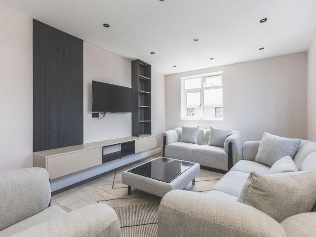 3 Bed Flat, Nile House, E1