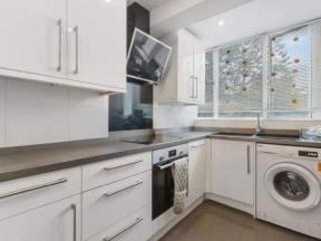 3 Bed Flat No Living Room in Victoria. SW1V