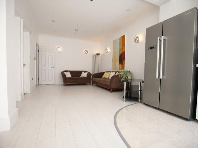 3 Bed Flat, North End Road, NW11