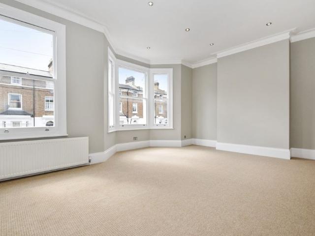 3 Bed Flat, Oaklands Grove, W12