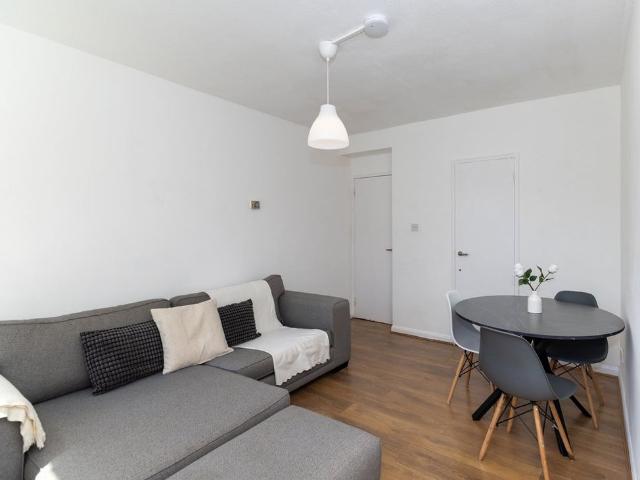 3 Bed Flat, Octavia House, W10