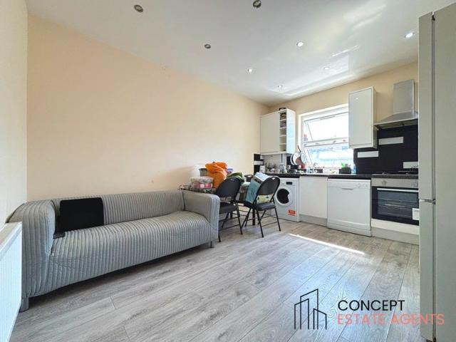3 Bed flat on Boscombe Road, South Wimbledon, SW19