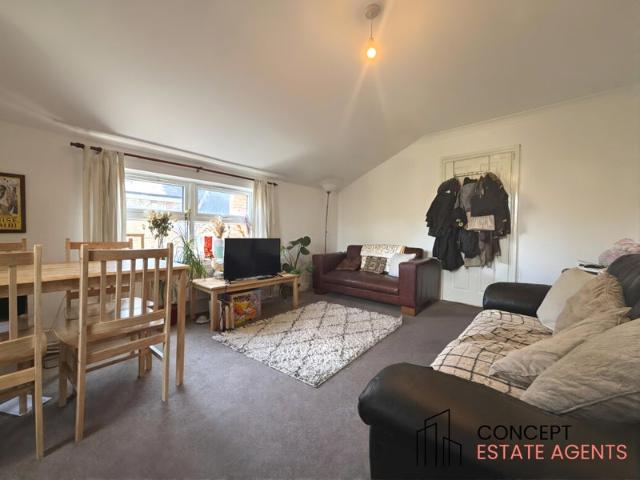 3 Bed flat on Tooting Bec Road, Tooting Bec, SW17