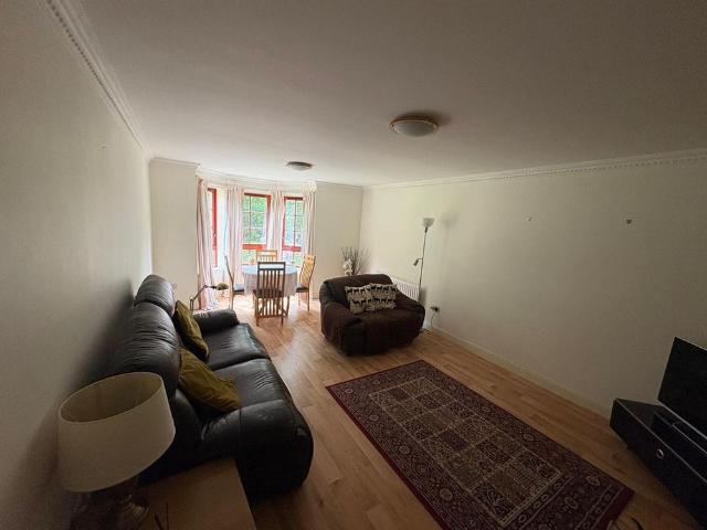 3 Bed Flat, Orchard Brae Avenue, EH4