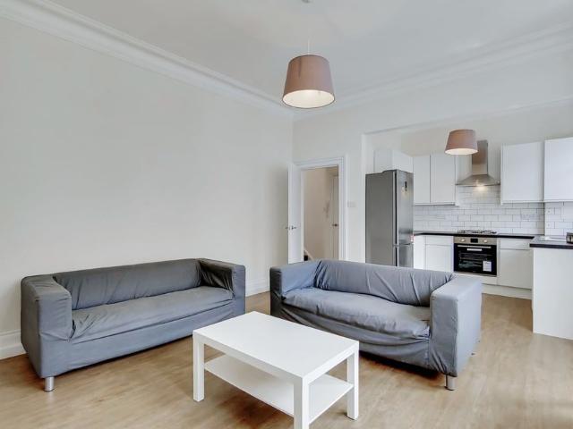 3 Bed Flat, Ormiston Grove, W12