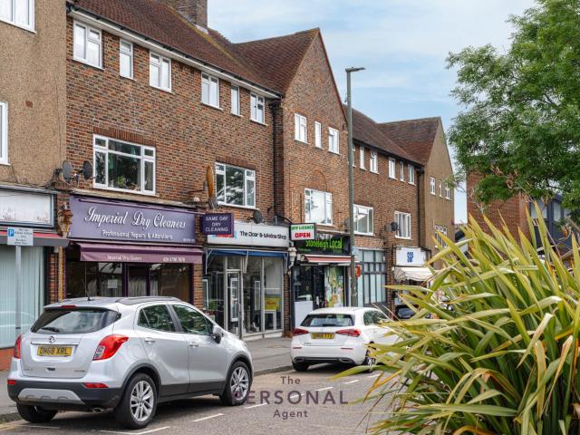 3 bed flat available