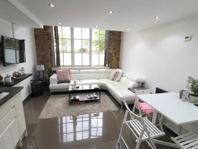 3 Bed Flat Available, SE18