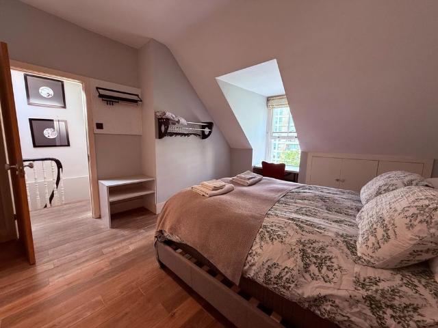 3 Bed Flat, Avonmore Road, W14