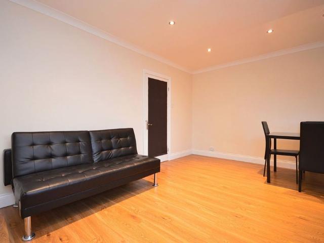 3 Bed Flat, Abbot House, E14