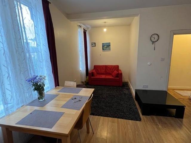 3 Bed Flat, Aberdeen Grove, LS12