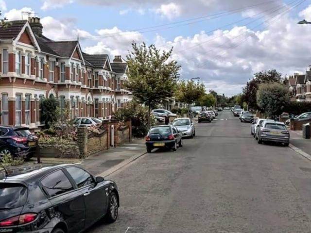 3 Bed Flat, Aberdour Road, IG3