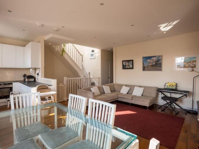 3 Bed Flat, Addison Gardens, W14