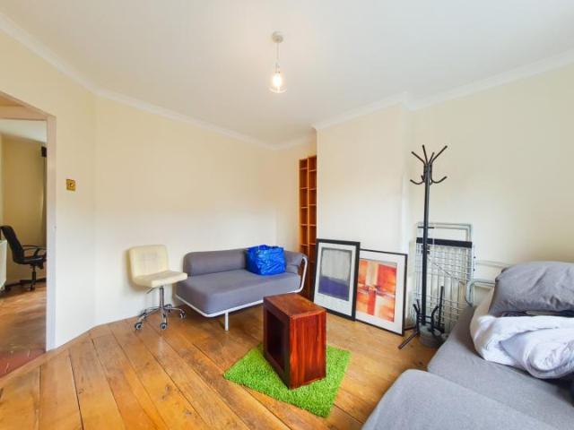 3 bed flat / apartment bardsley lane greenwich se10 truepenny's