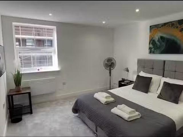 3 Bed Flat, Aspen Court, GU15