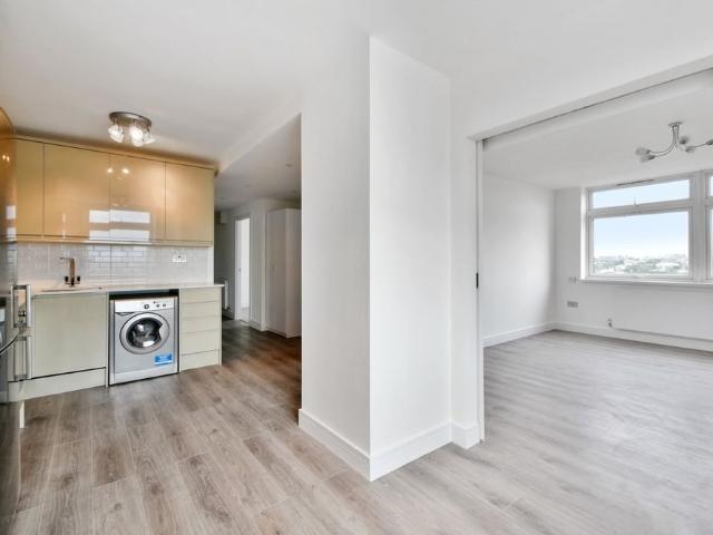 3 Bed Flat, Bush Court, W12