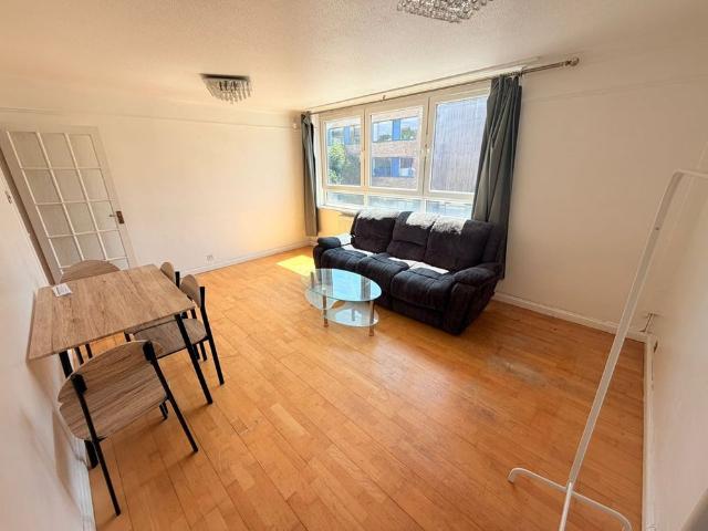 3 Bed Flat, Burnett Court, SW11