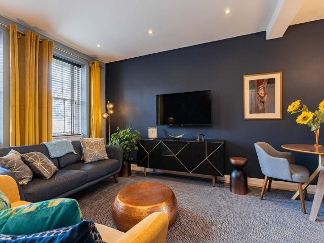 3 Bed Flat, Barony St, EH3