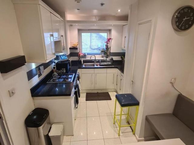 3 Bed Flat, Bartholomew Street, SE1
