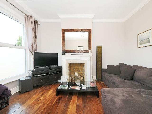 3 Bed Flat, Battersea Rise, SW11