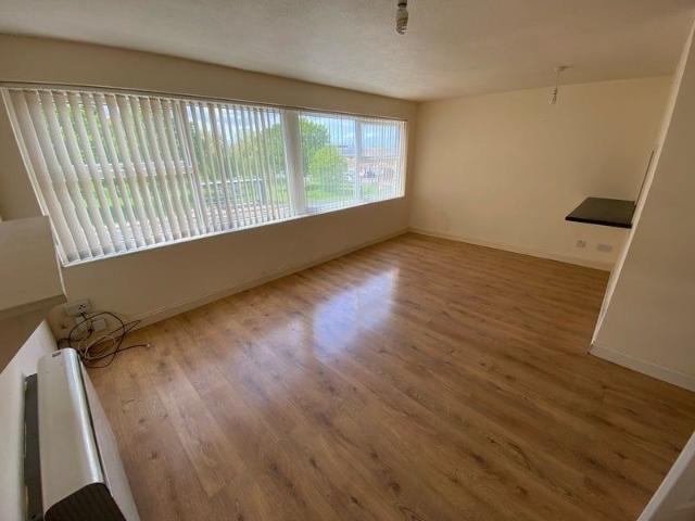 3 Bed Flat, Belland Drive, BS14