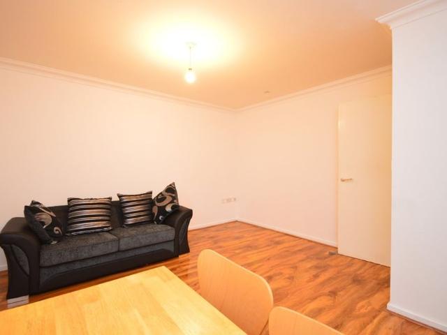 3 Bed Flat, Blackwall Way, E14