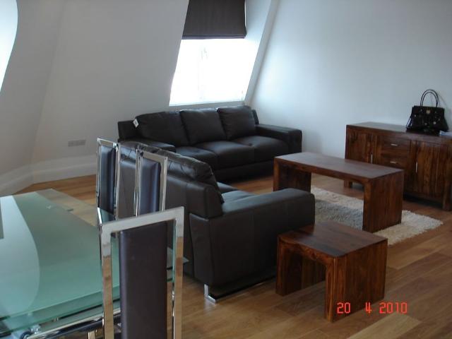3 Bed Flat, Bondway, SW8