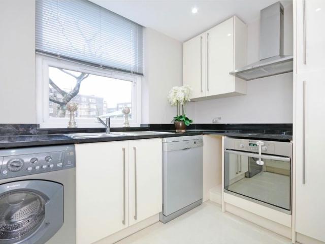 3 Bed Flat, Boydell Court, NW8