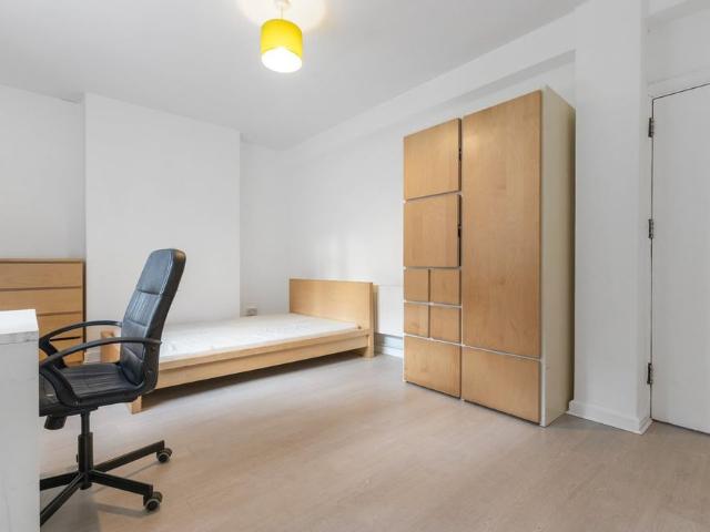 3 Bed Flat, Bracklyn Court, N1