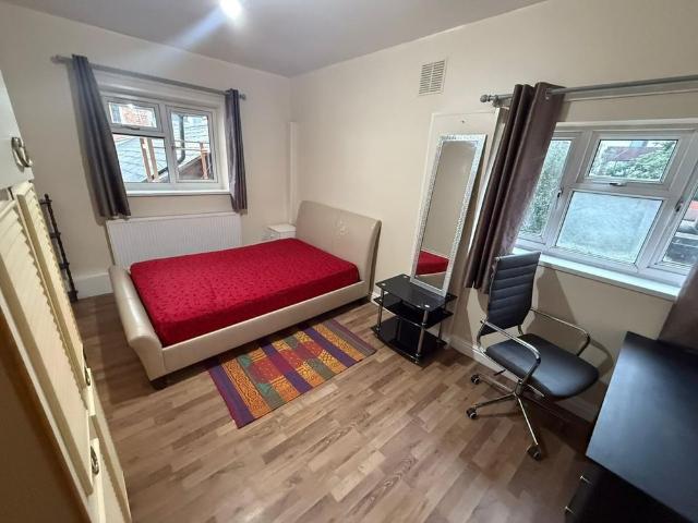 3 Bed Flat, Bristol Road, B29