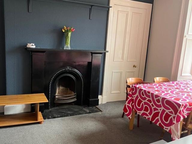 3 Bed Flat, Caledonian Place, EH11