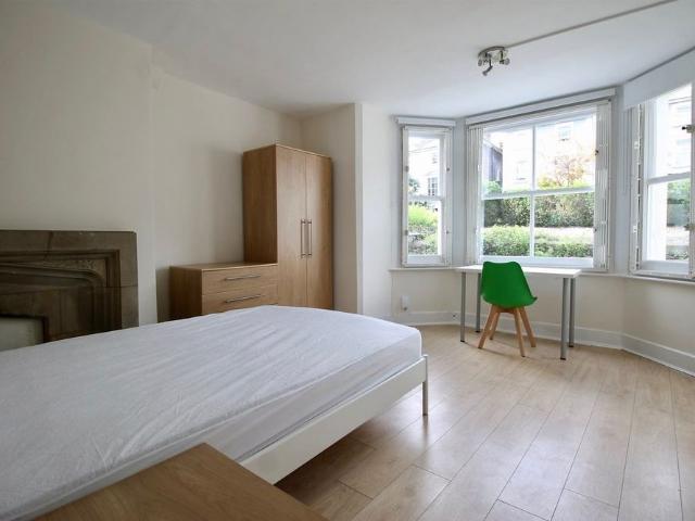 3 Bed Flat, Camden Road, NW1