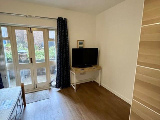 3 Bed Flat, Cannon Street Road, E1