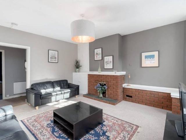 3 Bed Flat, Canongate, EH8