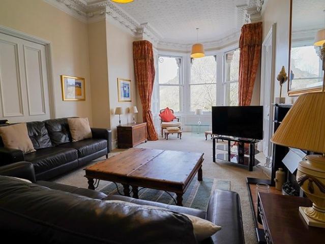 3 Bed Flat, Castle Terrace, EH1