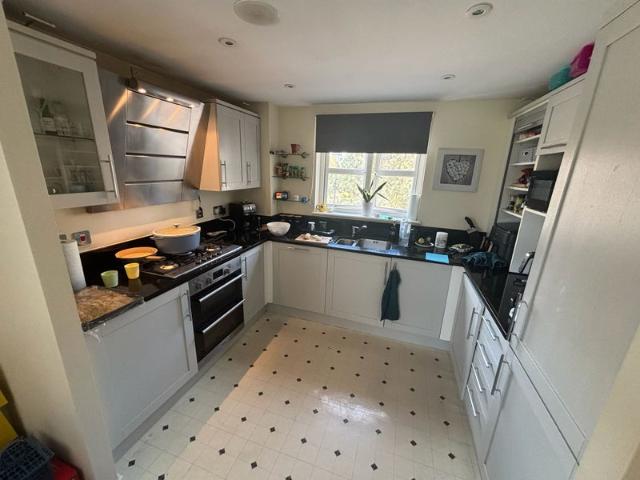 3 Bed Flat, Caroline Way, BN23