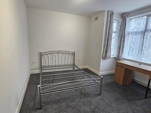 3 Bed Flat, Carlton Avenue, HA3