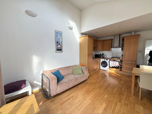 3 Bed Flat, Church Lane, SW17