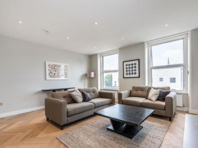 3 Bed Flat, Claverton Street, SW1V