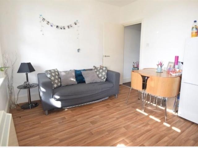 3 Bed Flat, Cobourg Road, SE5