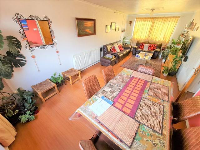 3 Bed Flat, Cowbridge Lane, IG11