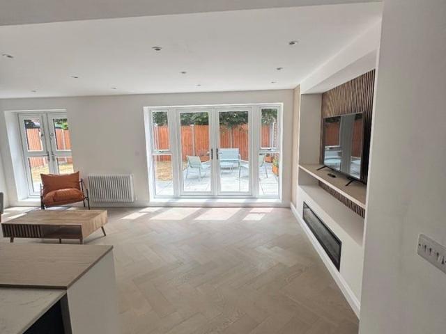 3 Bed Flat, Courtlands Avenue, SE12