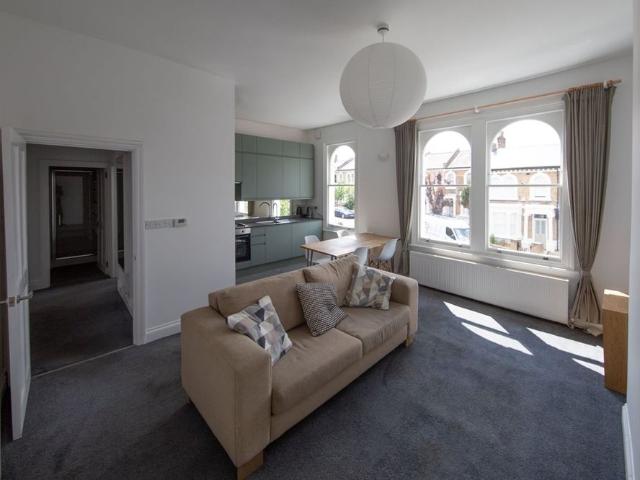 3 Bed Flat, Crofton Road, SE5