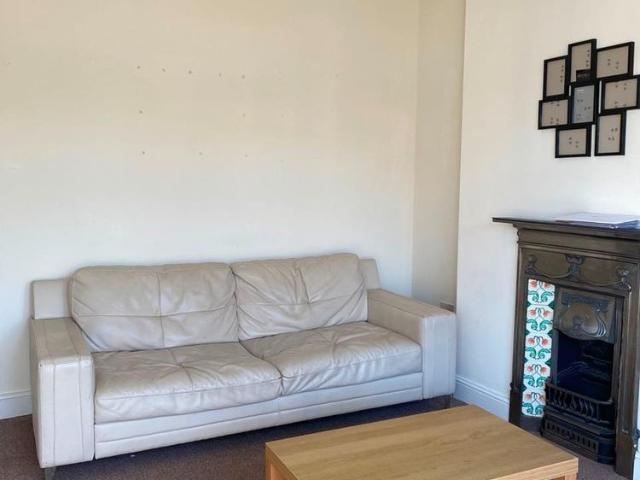 3 Bed Flat, Dumbarton Road, SW2