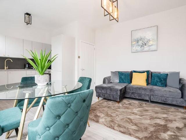 3 Bed Flat, Dunraven Road, W12
