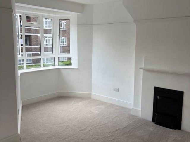 3 Bed Flat, Durban House, W12