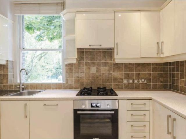 3 Bed Flat, Disraeli Gardens, SW15