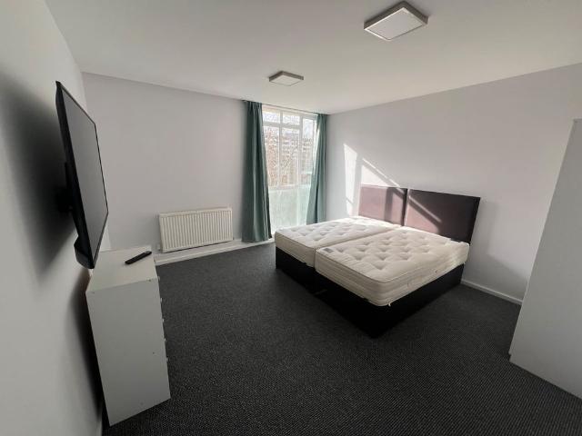 3 Bed Flat, Exeter House, W2
