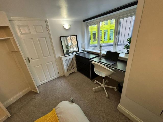 3 Bed Flat, Exide House, WC2H
