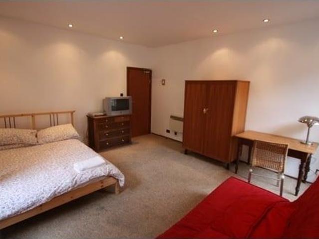 3 Bed Flat, Edinburgh, EH1