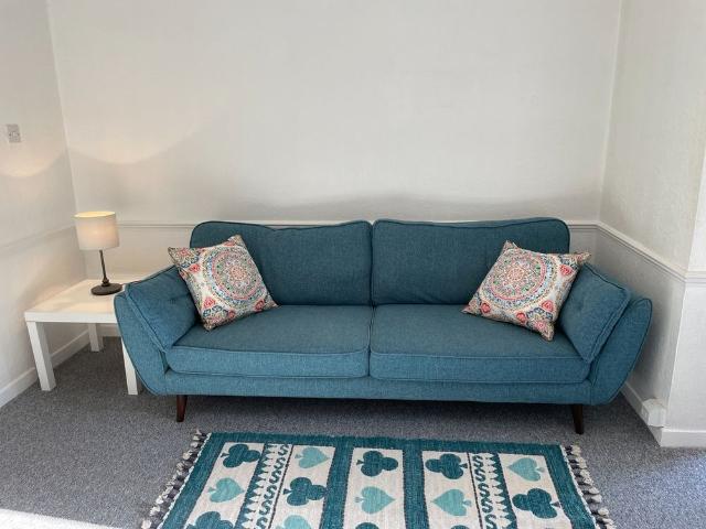 3 Bed Flat, Elizabeth Gardens, W3